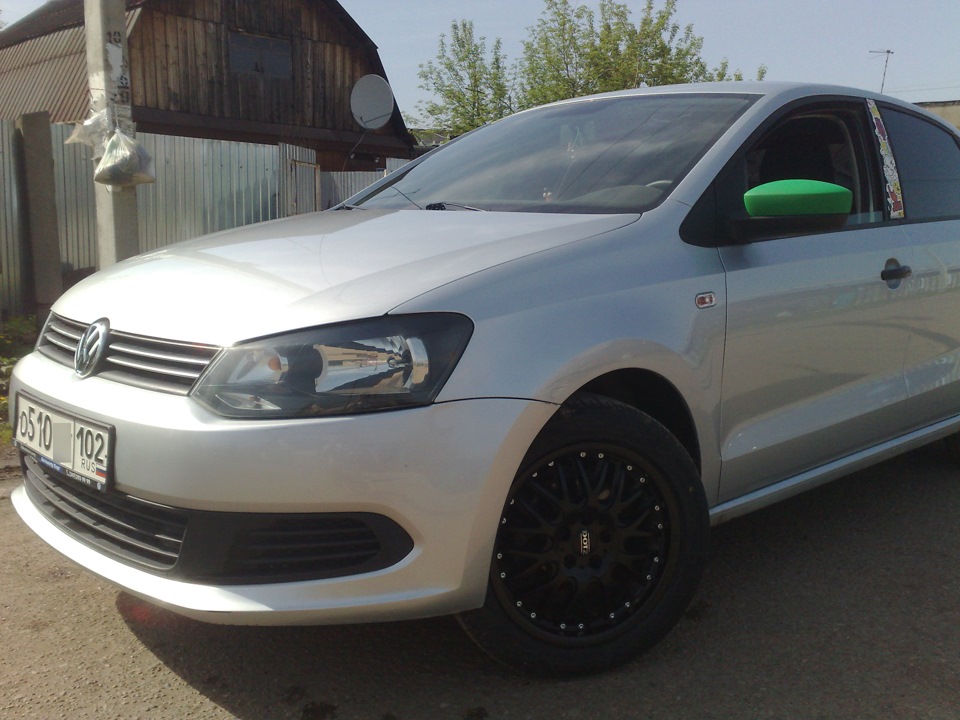 Plasti Dip зеркала и VW сзади — Volkswagen Polo Sedan, 1,6 л, 2013 года | стайлинг | DRIVE2