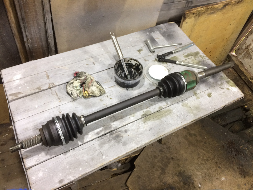 Замена пыльника и смазки на правом приводе Outlander XL 3815A068 ...