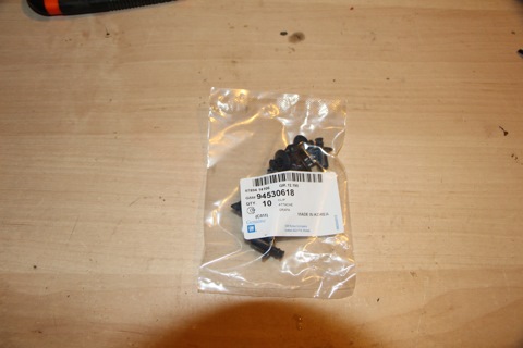 94530618 Клипс обивки задней двери GM | Запчасти на DRIVE2