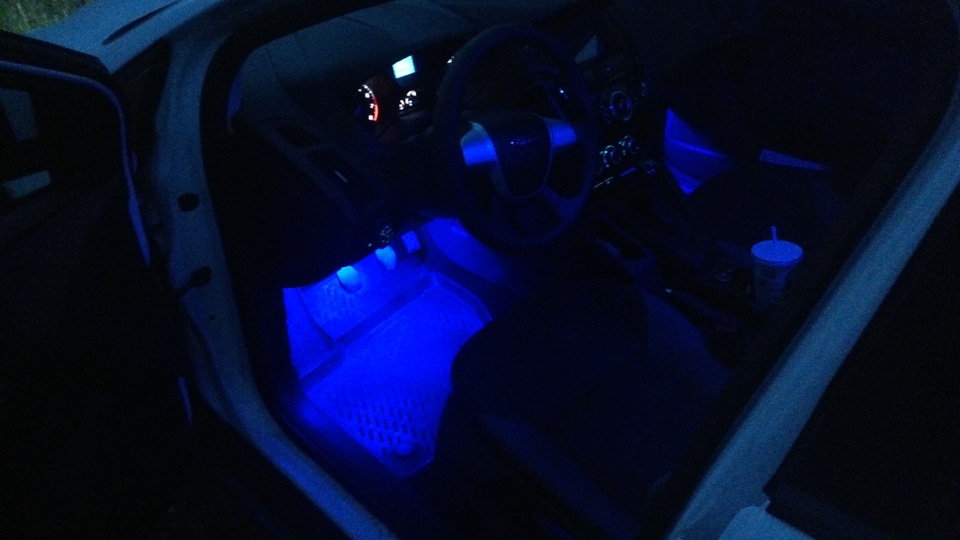 Подсветка в ноги — Ford Focus III Sedan, 1,6 л, 2012 года | электроника ...
