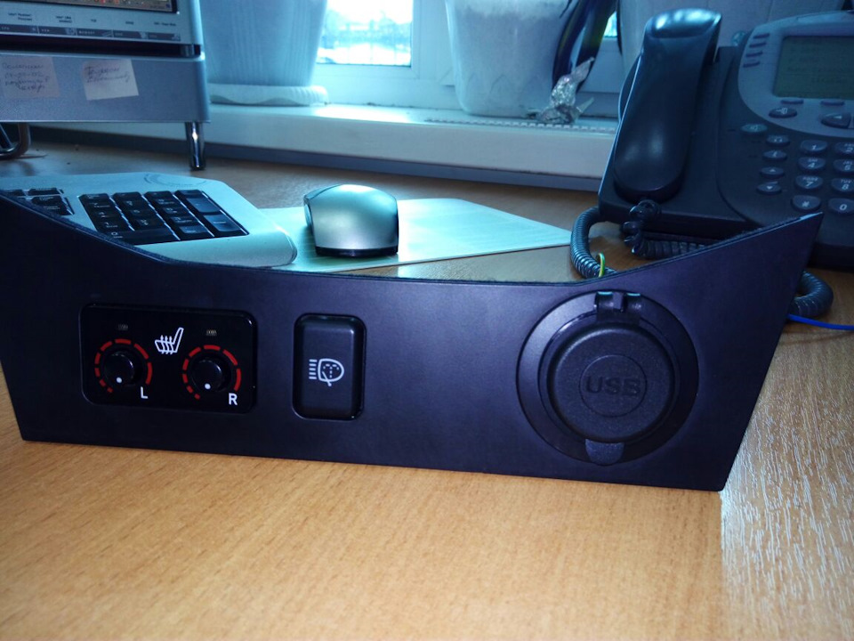Розетка USB 5В для зарядки телефонов — Lexus RX (2G), 3 л, 2004 года ...