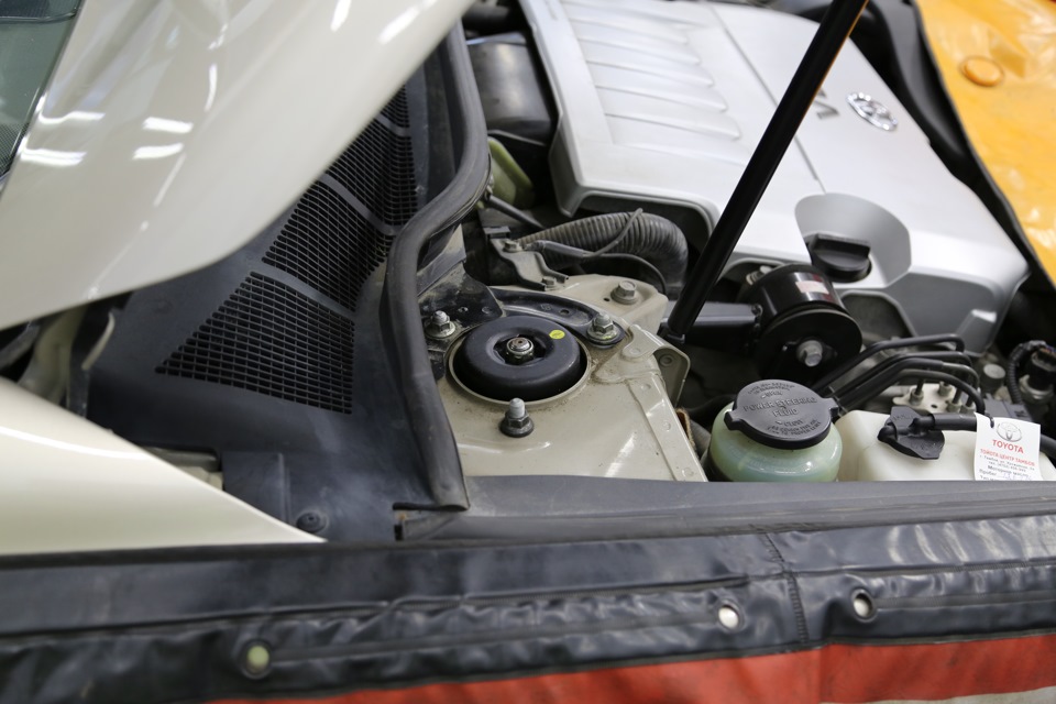 Замена опоры амортизатора — Toyota Camry (XV40), 3,5 л, 2008 года ...