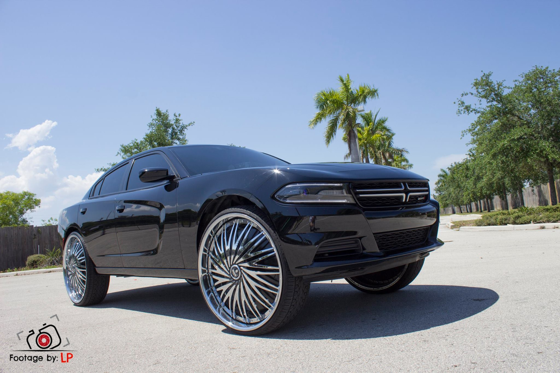 2016 Dodge Charger | 30` MHT DUB Spinners — World Installer Magazine на ...