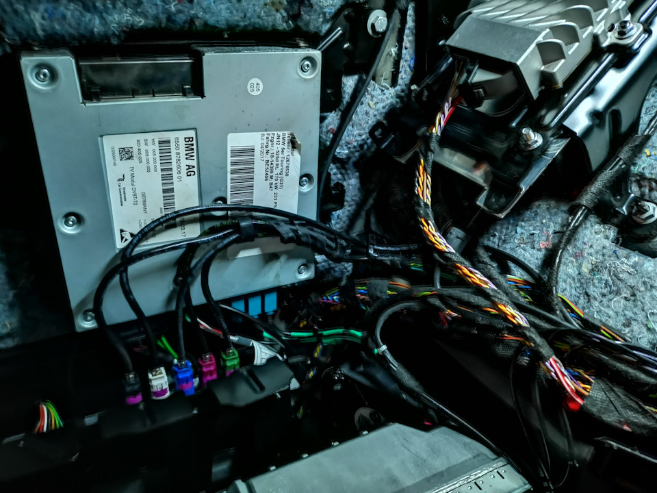 Установка TV-приёмника DVB-T2. Опция S601A — BMW 7 series (F01/02), 3 л ...