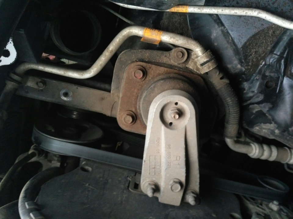 Замена правой опоры двигателя — Chevrolet Lacetti Sedan, 1,6 л, 2007 ...