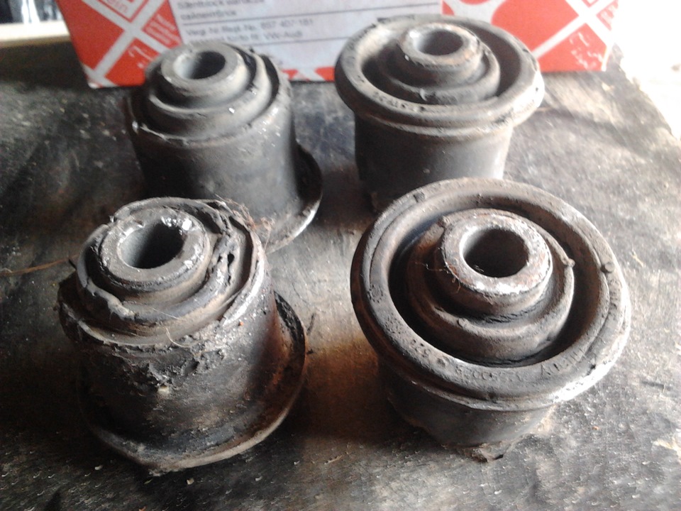 повторная замена сайлентов, передних рычагов — Audi 80 (B4), 2 л, 1993 ...