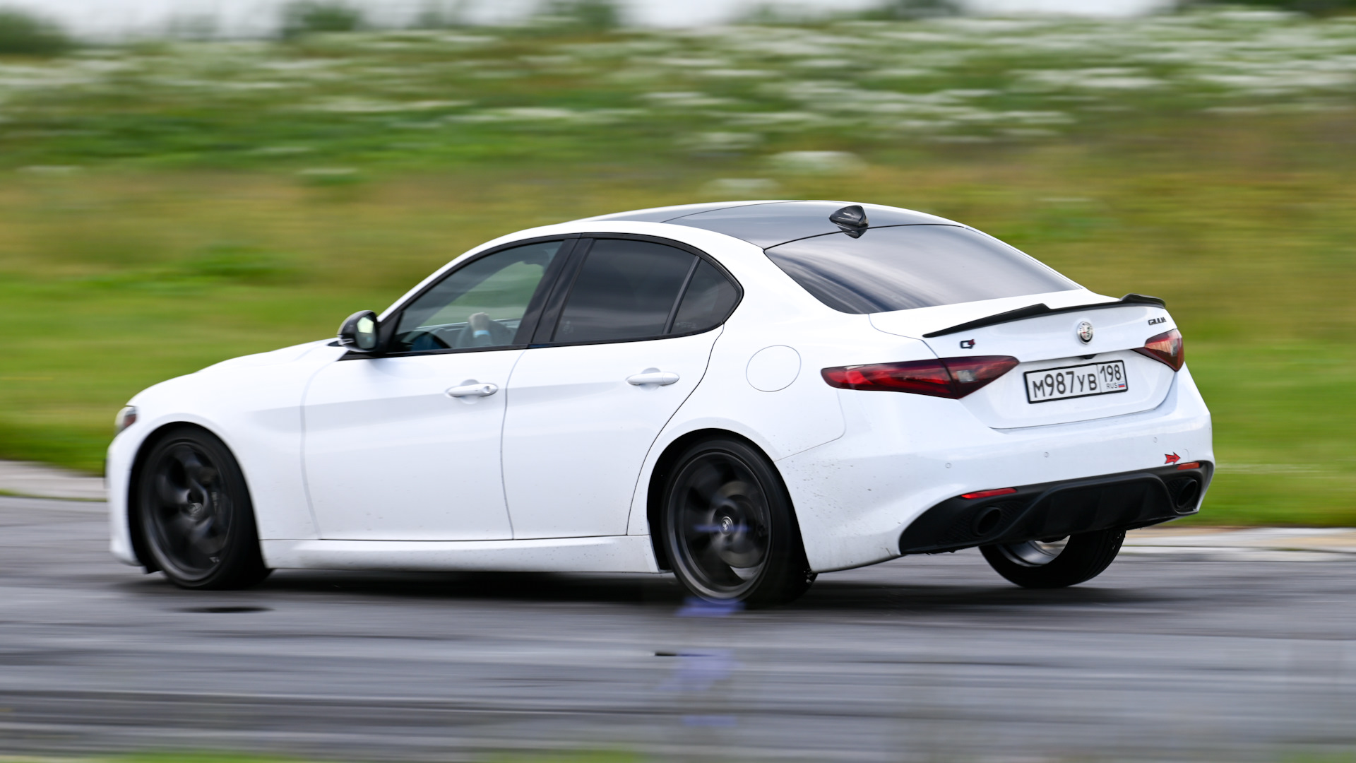 Alfa Romeo Giulia (952) 2.0 бензиновый 2018 | Bianca на DRIVE2