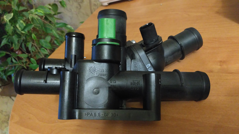 06A121111 Корпус термостата в сборе / 97~ VAG | Запчасти на DRIVE2