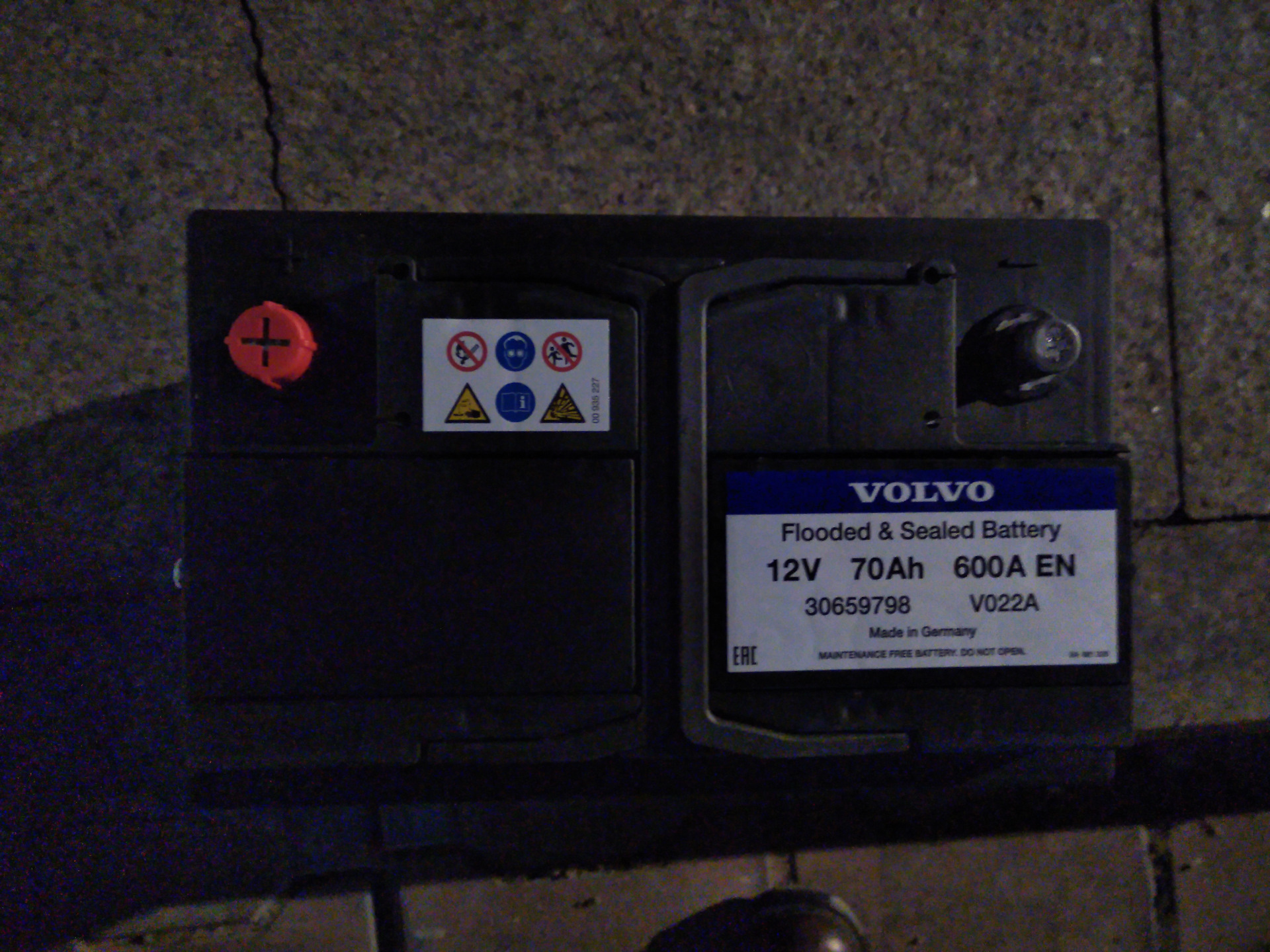 Замена аккумулятора на VOLVO XC 90 — Volvo XC90 (1G), 2,5 л, 2012 года ...