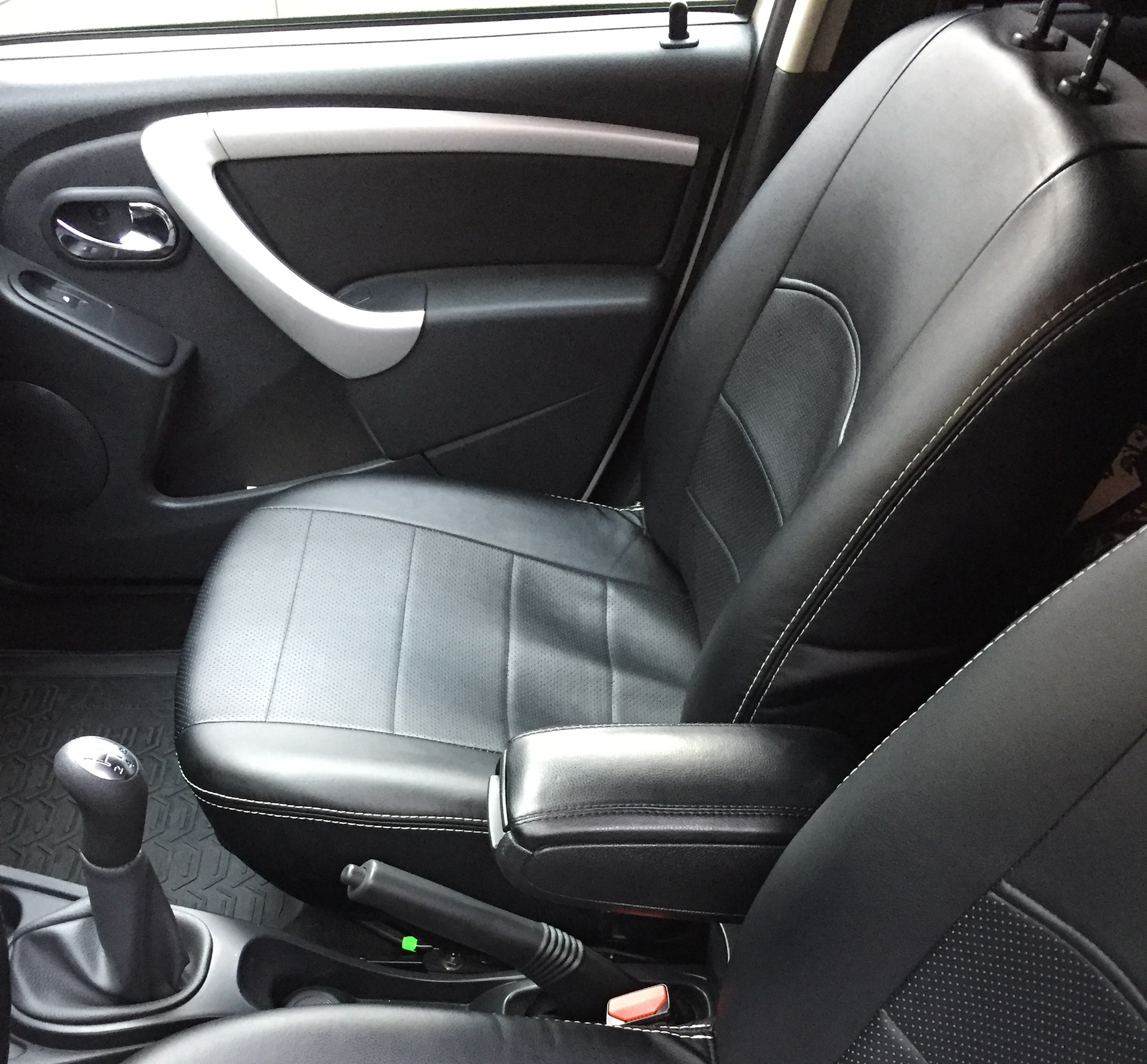 Подлокотник — Nissan Terrano III, 1,6 л, 2015 года | аксессуары | DRIVE2