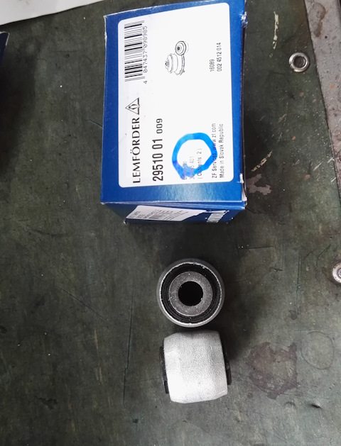 2951001 Сайлентблок рычага подвески LEMFORDER | Запчасти на DRIVE2