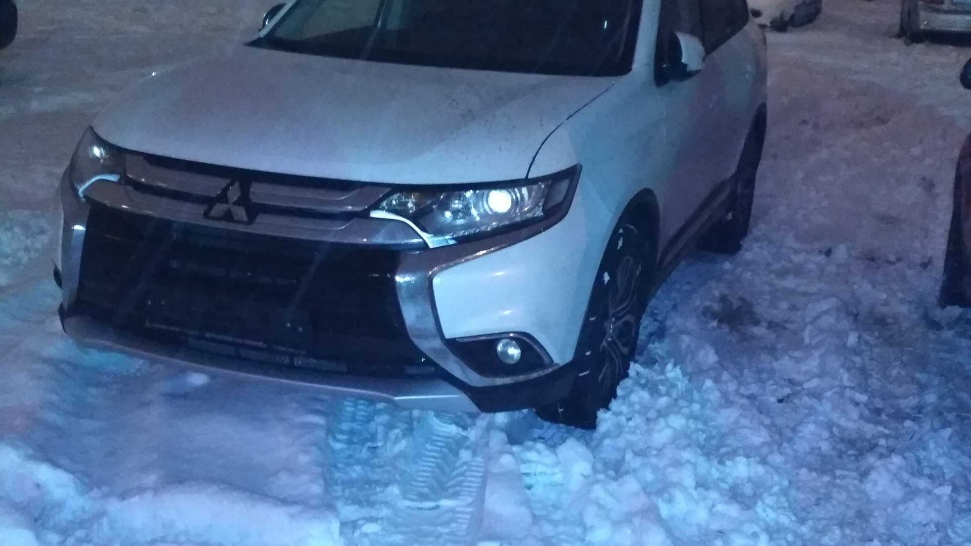 Mitsubishi Outlander (3G) 2.4 бензиновый 2017 | 2.4 CVT на DRIVE2