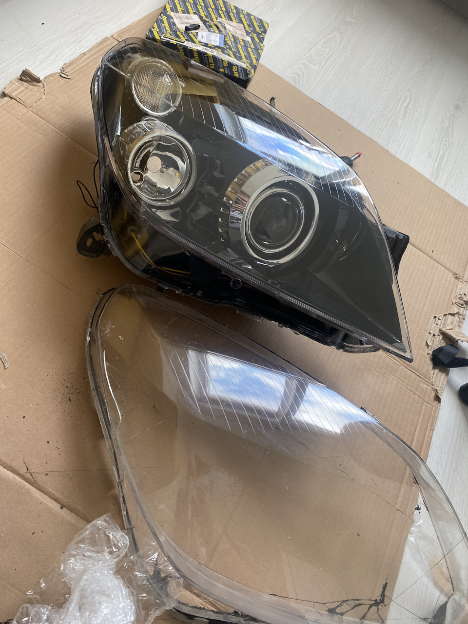 Замена стекла фары — Opel Astra H, 1,8 л, 2007 года | своими руками ...