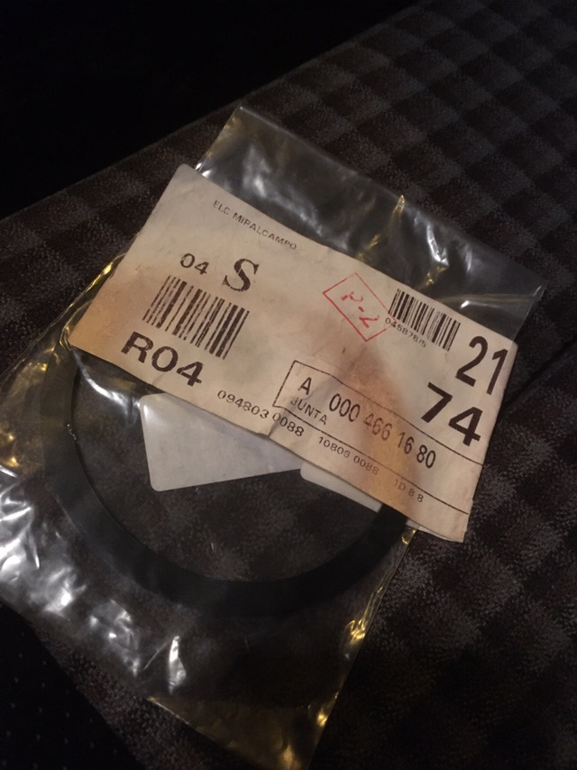 Сальник коленвала, прокладка Гура и ремень — Mercedes-Benz E-Class ...