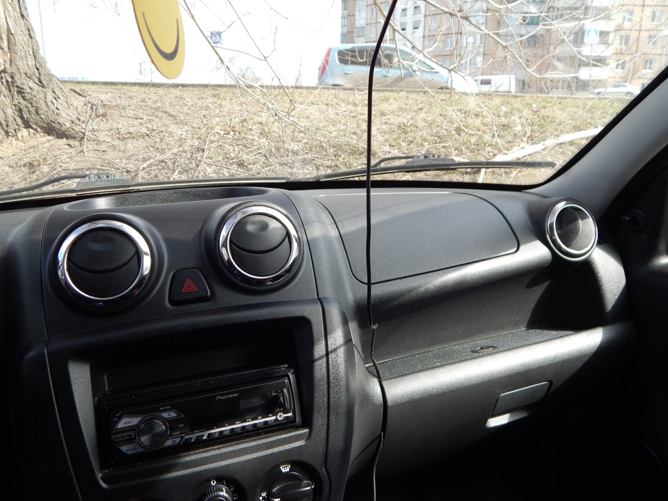 Накладки на дефлектор. — Lada Гранта (1G), 1,6 л, 2012 года ...