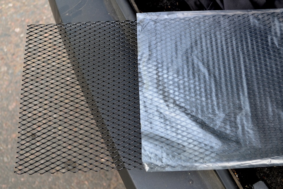 Сеточка в бампер — Renault Logan (1G), 1,4 л, 2005 года | своими руками ...