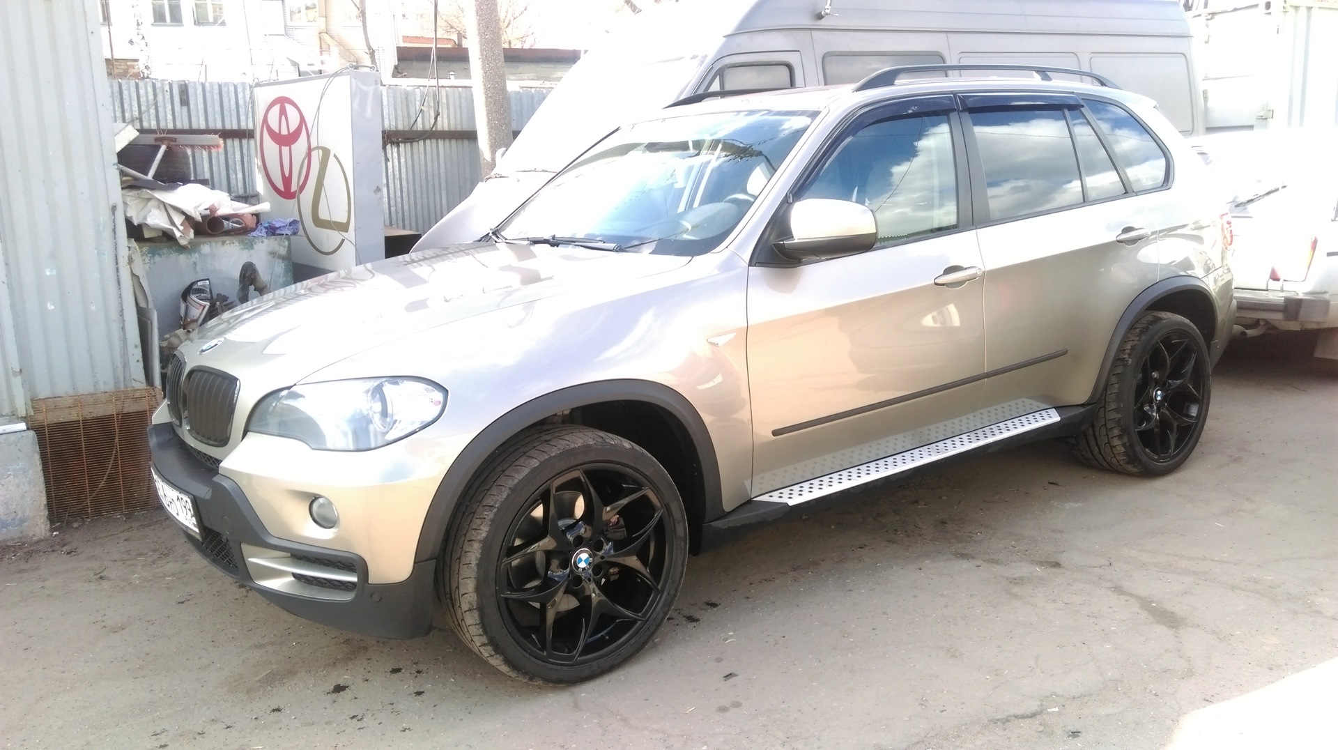 Расширители и летние R21 — BMW X5 (E70), 3 л, 2008 года | своими руками ...
