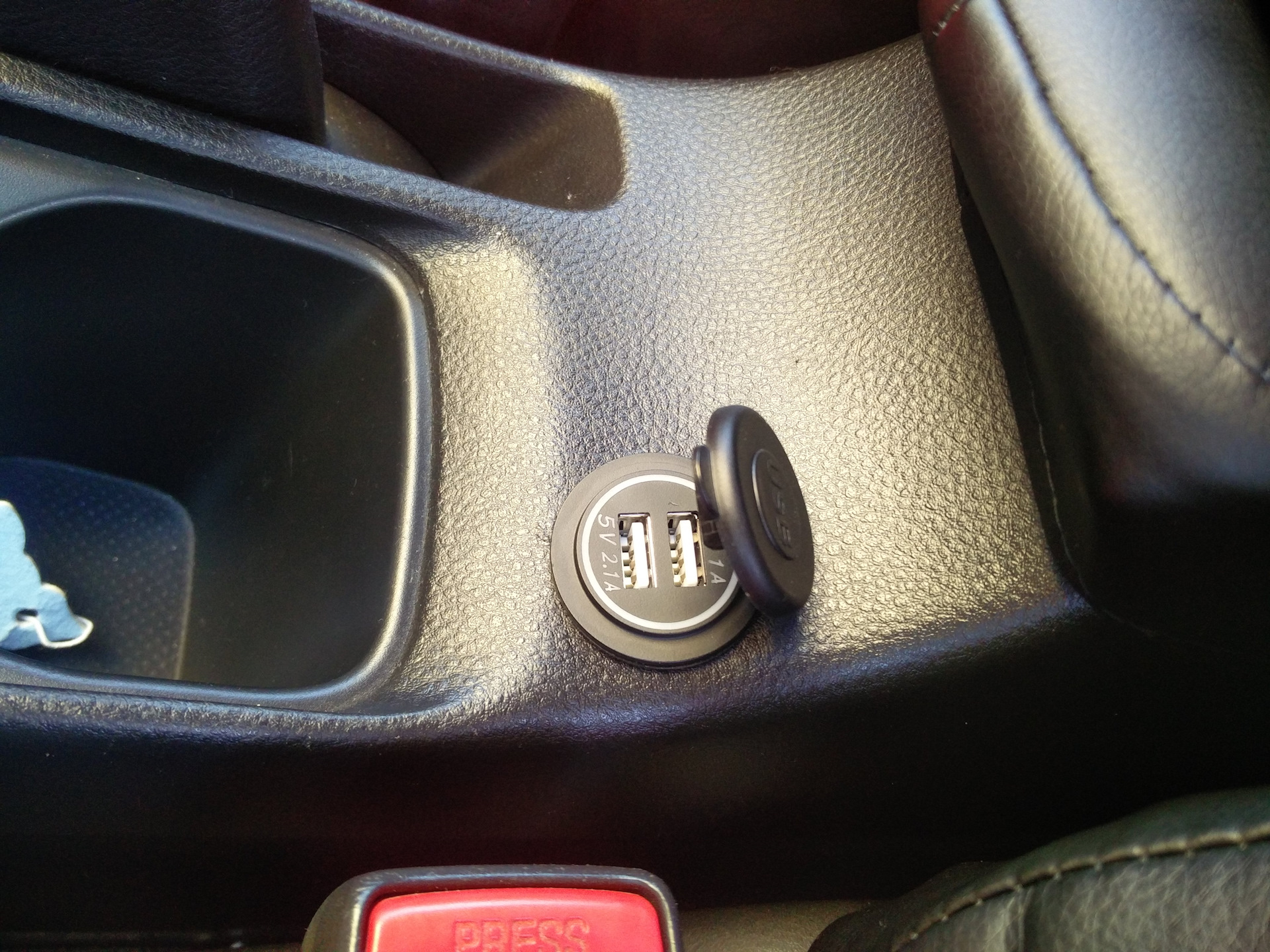 Дополнительные USB для зарядки. — Mitsubishi Lancer IX, 1,6 л, 2007 ...