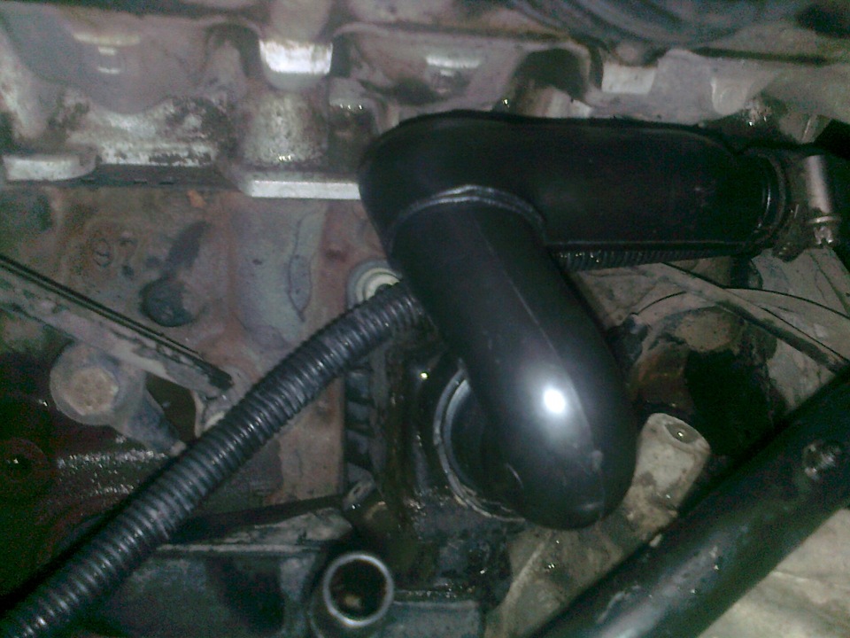 Патрубок рецеркуляции — Audi A4 (B5), 1,8 л, 1998 года | своими руками ...