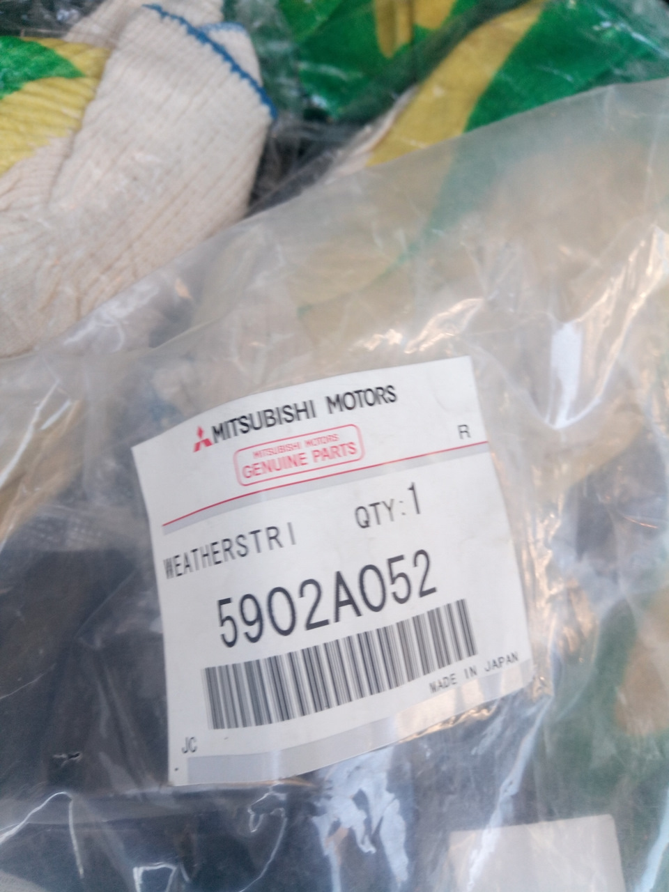 5902A052 УПЛОТНИТЕЛЬ КАПОТА Mitsubishi | Запчасти на DRIVE2