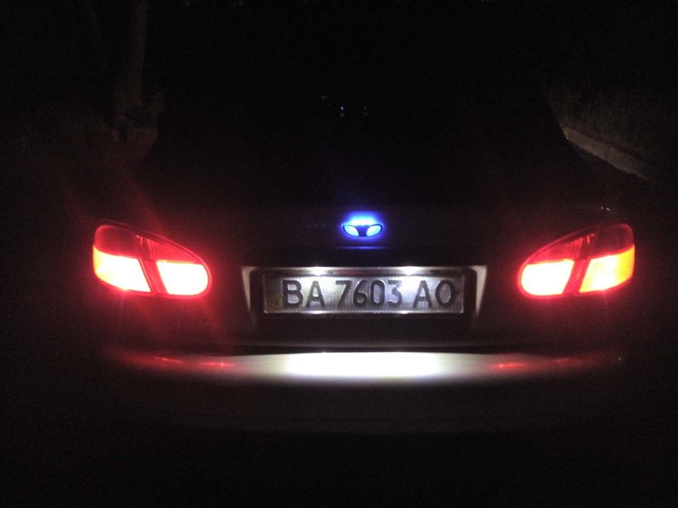 Подсветка логотипа — Daewoo Lanos, 1,5 л, 2008 года | стайлинг | DRIVE2