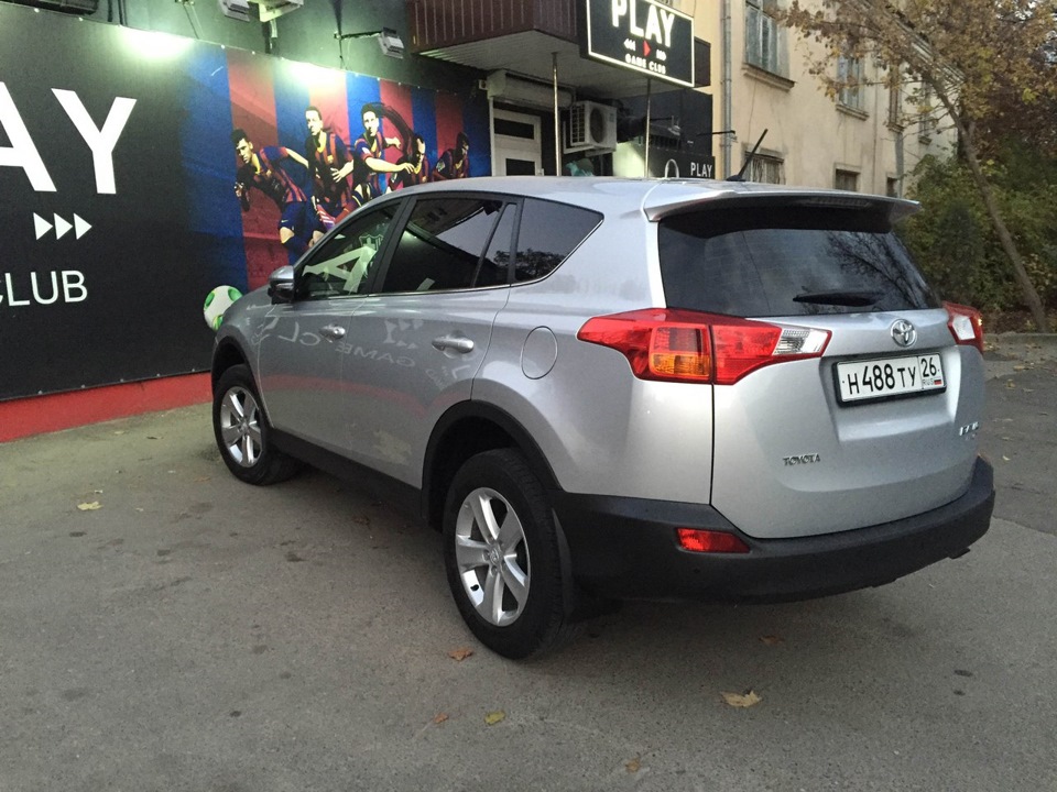 Toyota RAF 4 — BMW M5 (F10), 4,4 л, 2012 года | наблюдение | DRIVE2