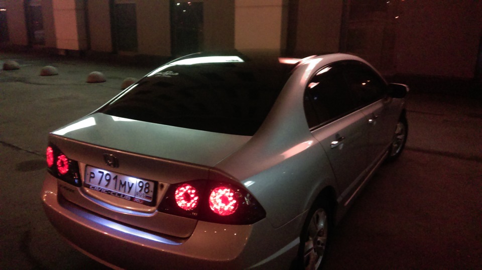 Дефлекторы окон и пару ночных фото! — Honda Civic 4D (8G), 1,8 л, 2007 ...