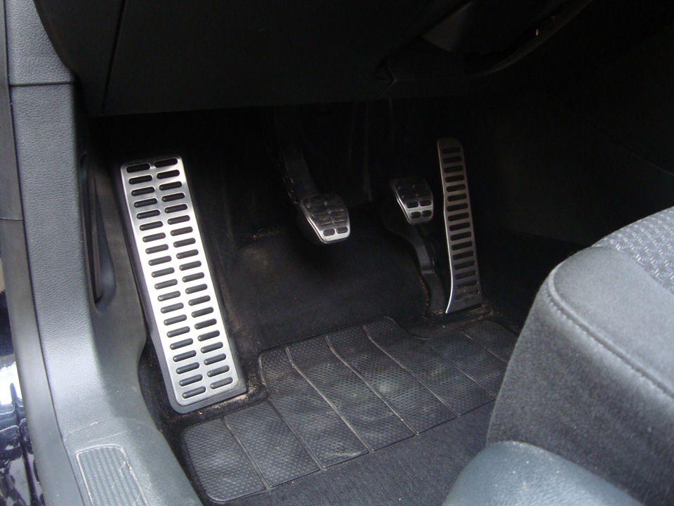 Спортивные накладки на педали — Volkswagen Passat B6, 1,6 л, 2008 года ...