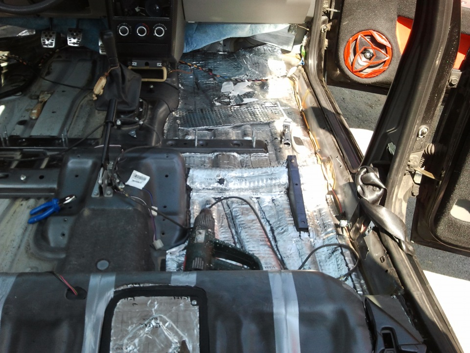 Шумка Лада Приора хэтчбек Липецк — Lada Приора хэтчбек, 1,6 л, 2010 ...