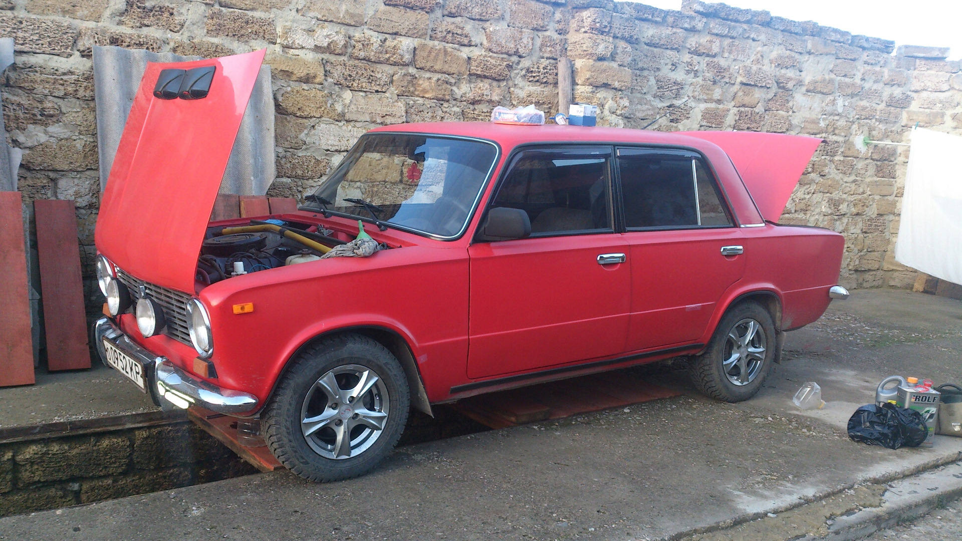 Новые диски на зимнюю резину — Lada 2101, 1,2 л, 1978 года | плановое ТО | DRIVE2