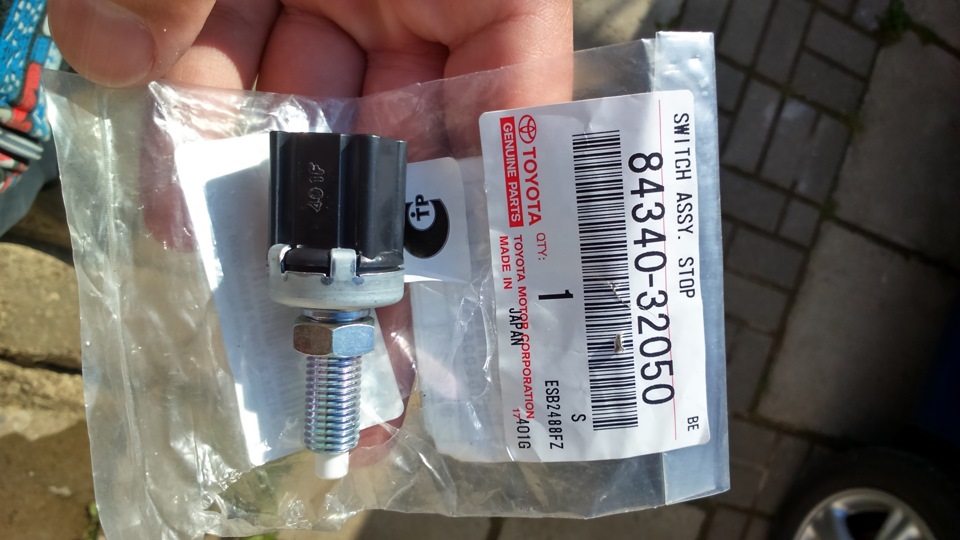 Стопсигналы пропали и были найдены. — Toyota Avensis I, 1,8 л, 1998 ...