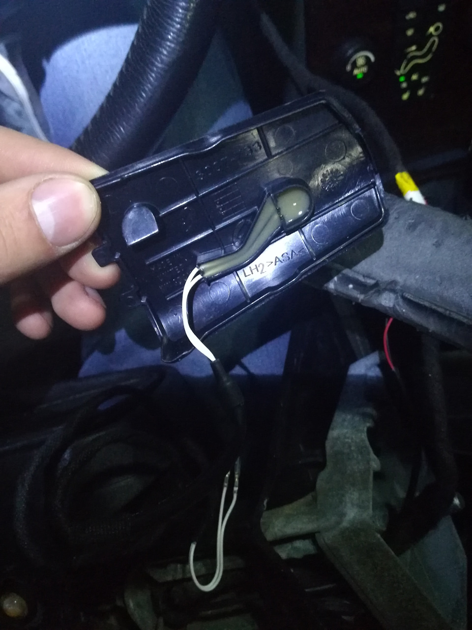 Замена датчика наружней температуры) — Volvo S40 (2G), 1,8 л, 2004 года ...