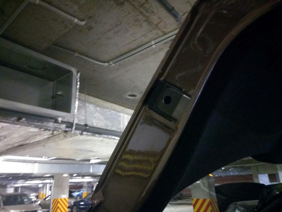 27. Упоры крышки багажника — Skoda Octavia A7 Mk3, 1,4 л, 2017 года ...