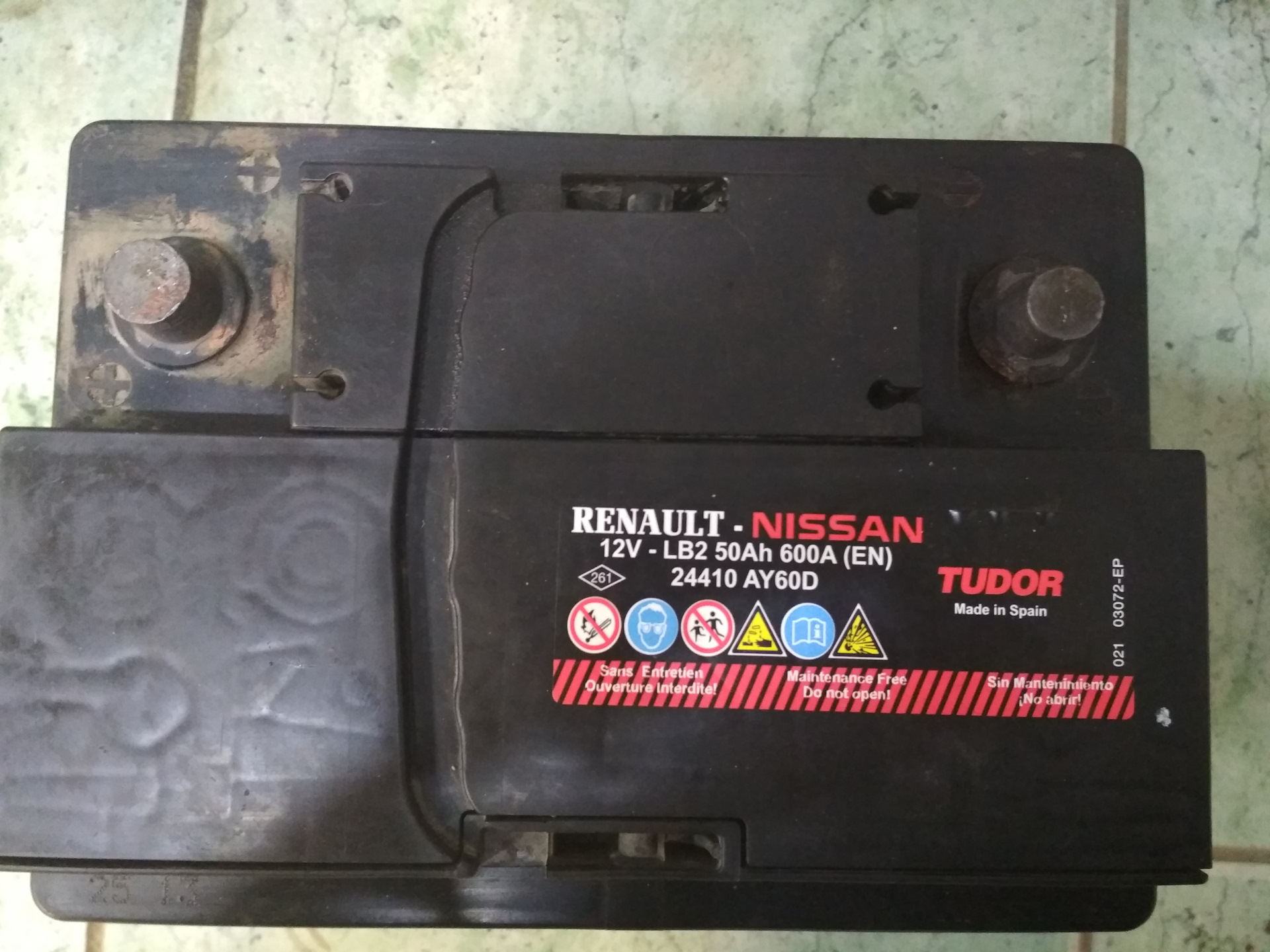 Синий аккумулятор на синего енота — Nissan Note (1G), 1,4 л, 2012 года ...