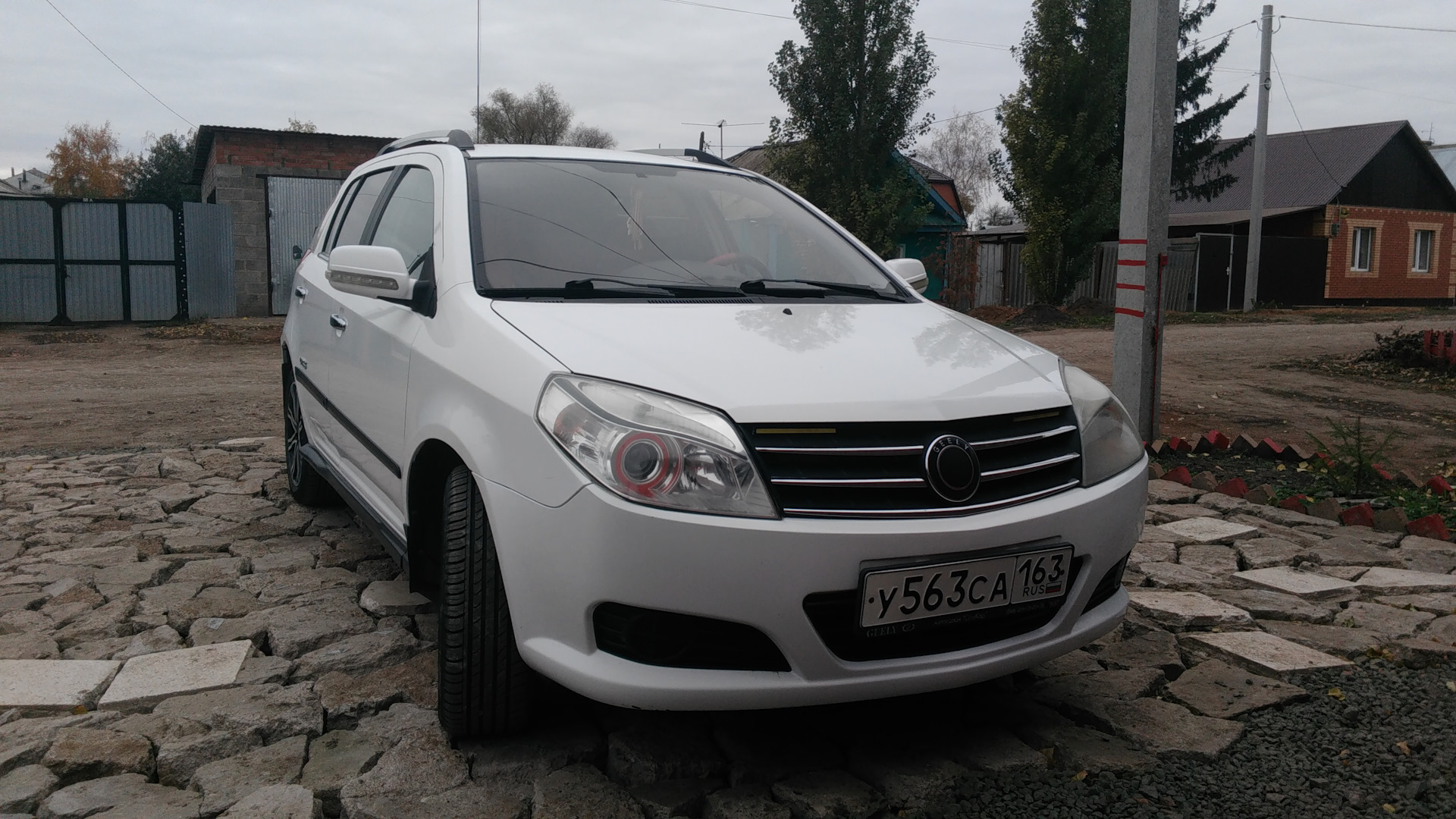 Преображение значка Geely. — Geely MK Cross, 1,5 л, 2011 года | тюнинг ...