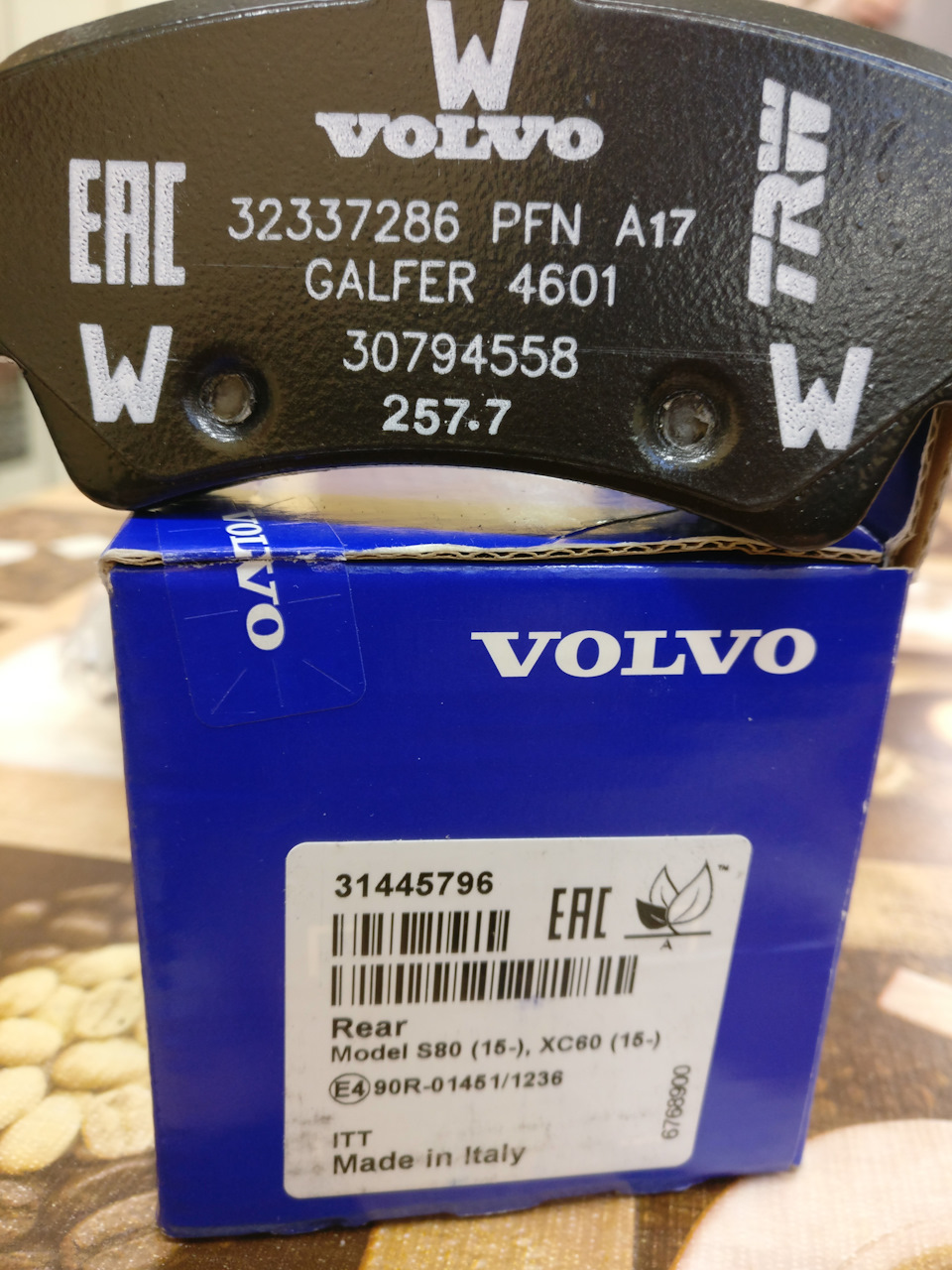 Задние колодки замена — Volvo XC70 III, 2,4 л, 2014 года | плановое ТО ...