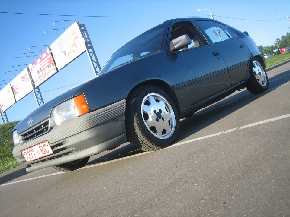 Opel Kadett Flying Rust Edition '88 — Volkswagen Passat Variant (B3), 2 ...