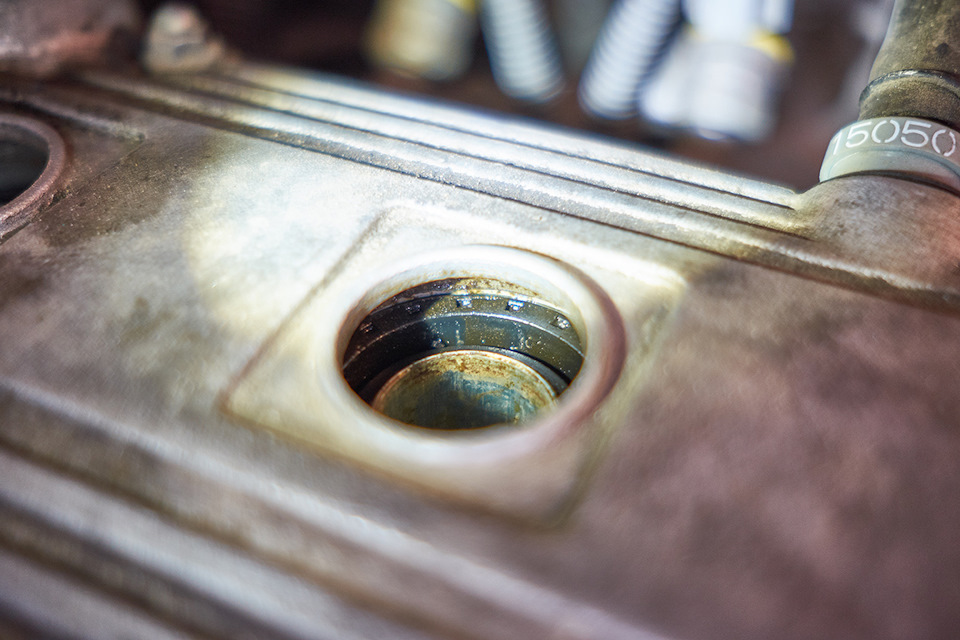 Замена сальников свечных колодцев — Toyota Avensis I, 1,6 л, 1998 года ...