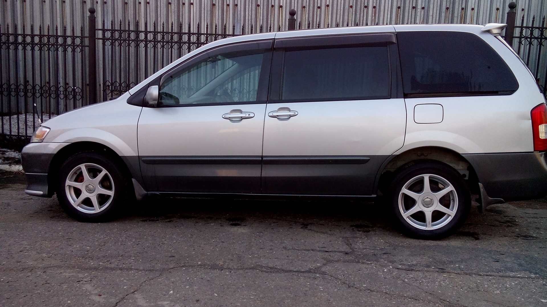 Mazda MPV II 2.0 бензиновый 2000 | на DRIVE2