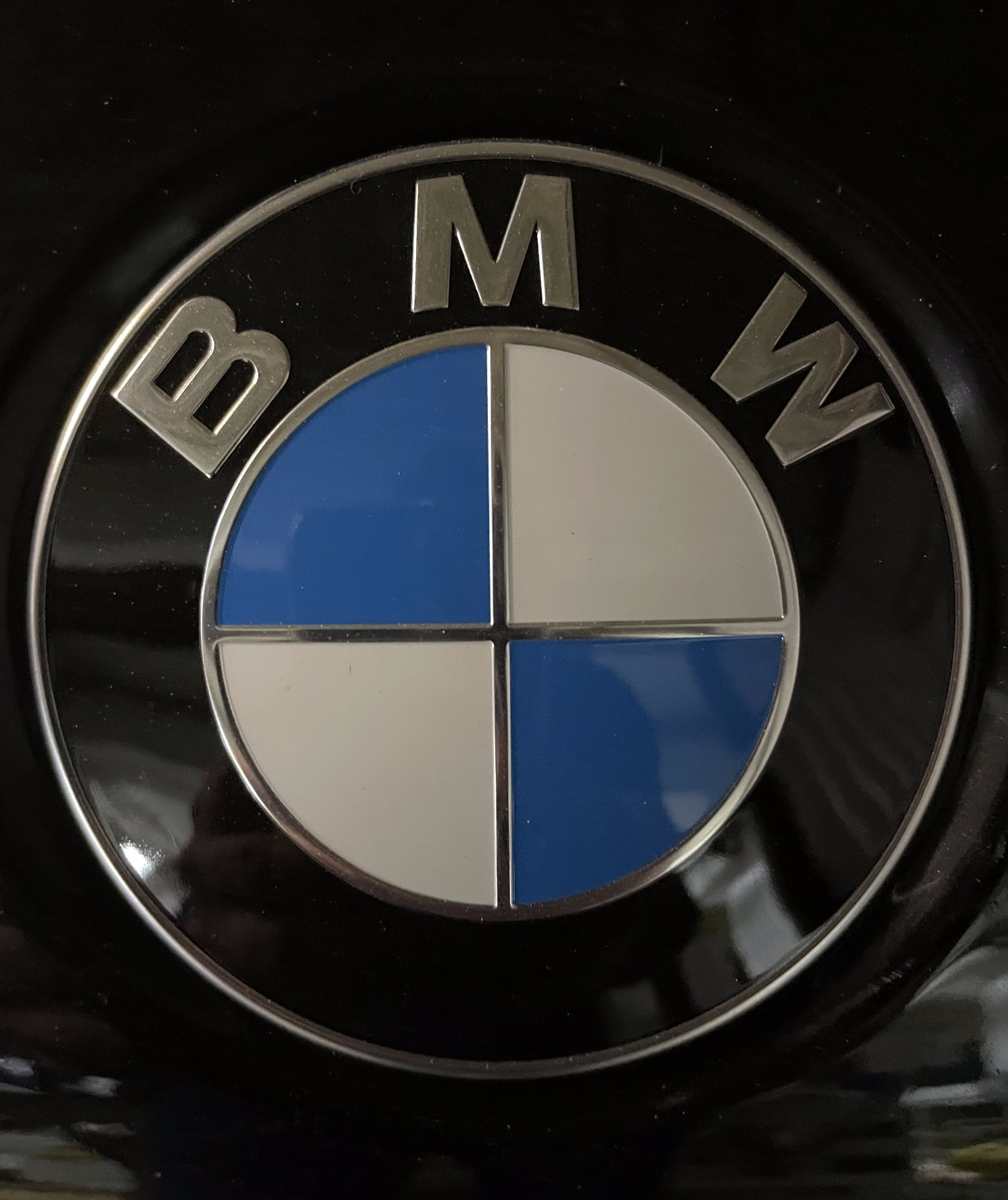 Замена эмблемы центрального отверстия дисков, эмблема BMW на багажнике ...