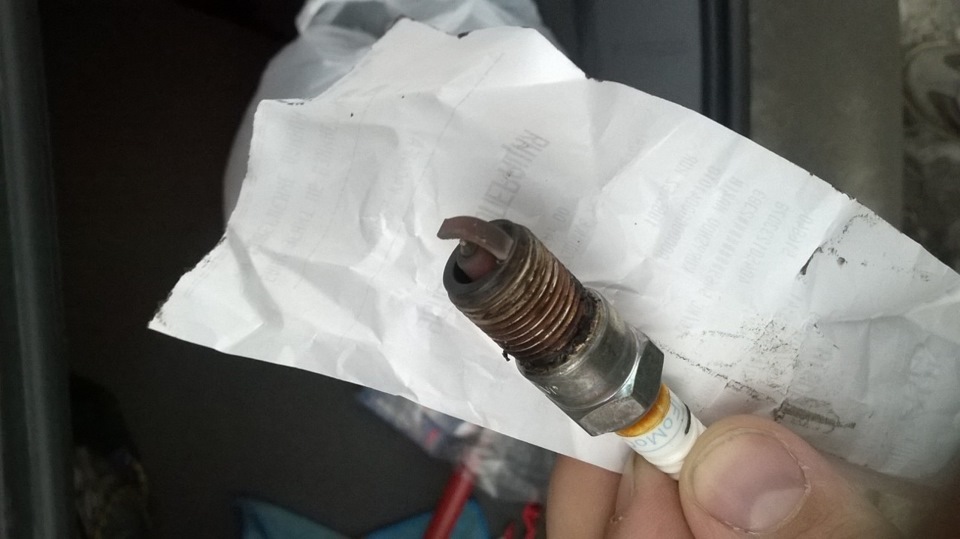 Замена свечей — Volvo S40 (2G), 2 л, 2011 года | плановое ТО | DRIVE2