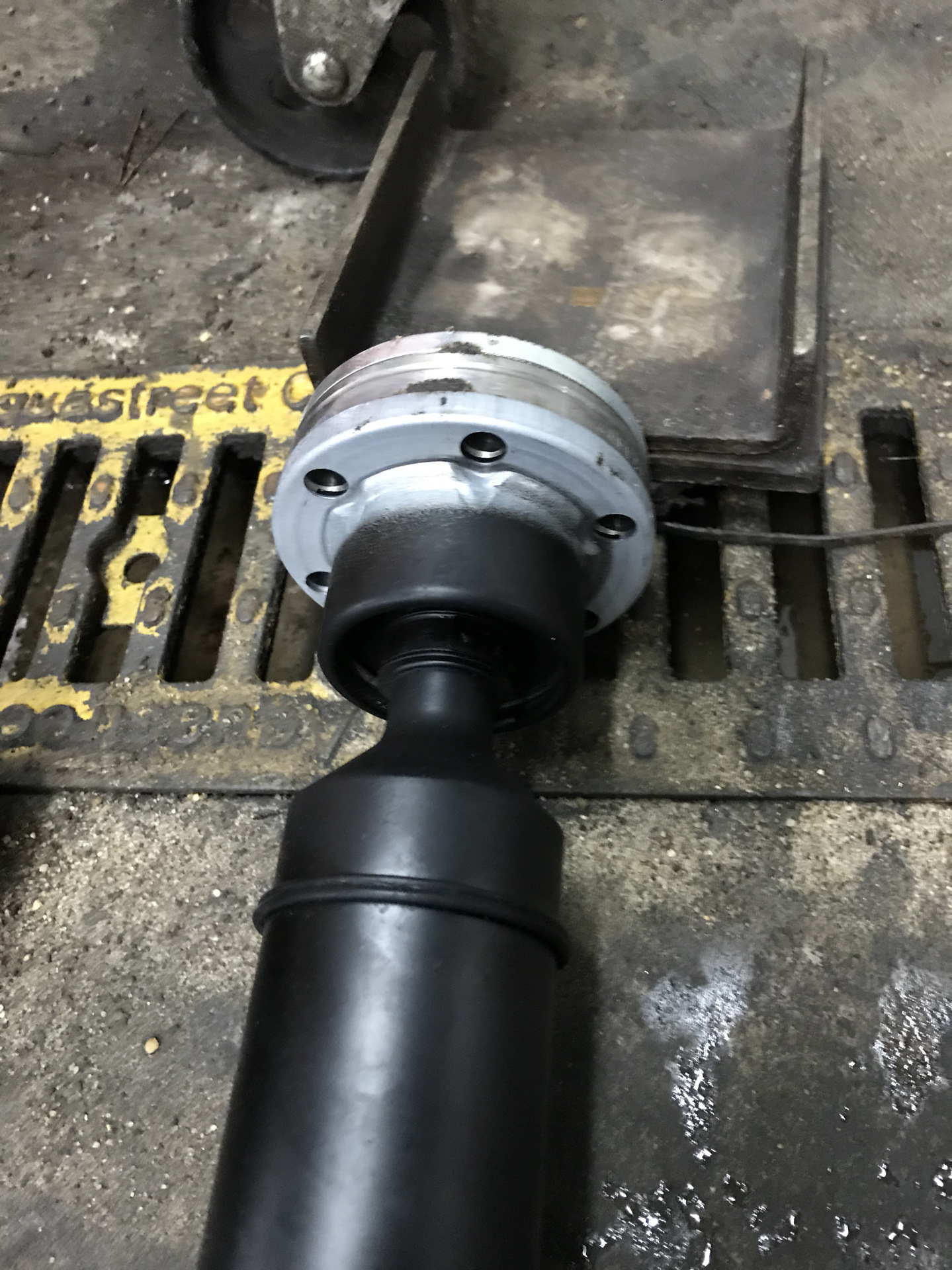 Новый карданный вал — Ford Kuga (1G), 2,5 л, 2011 года | запчасти | DRIVE2