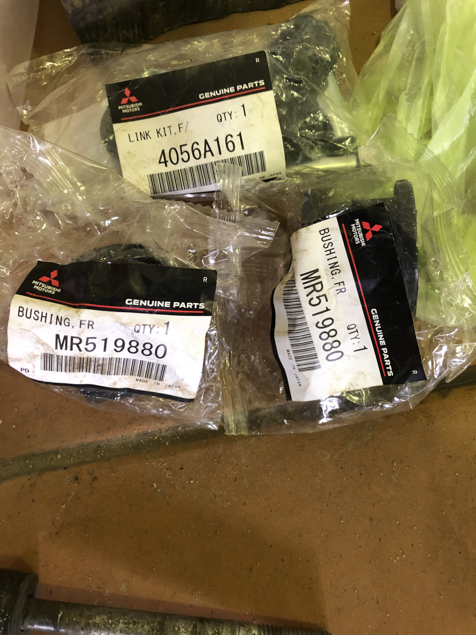 MR519880 Втулка стабилизатора передней подвески Mitsubishi | Запчасти ...