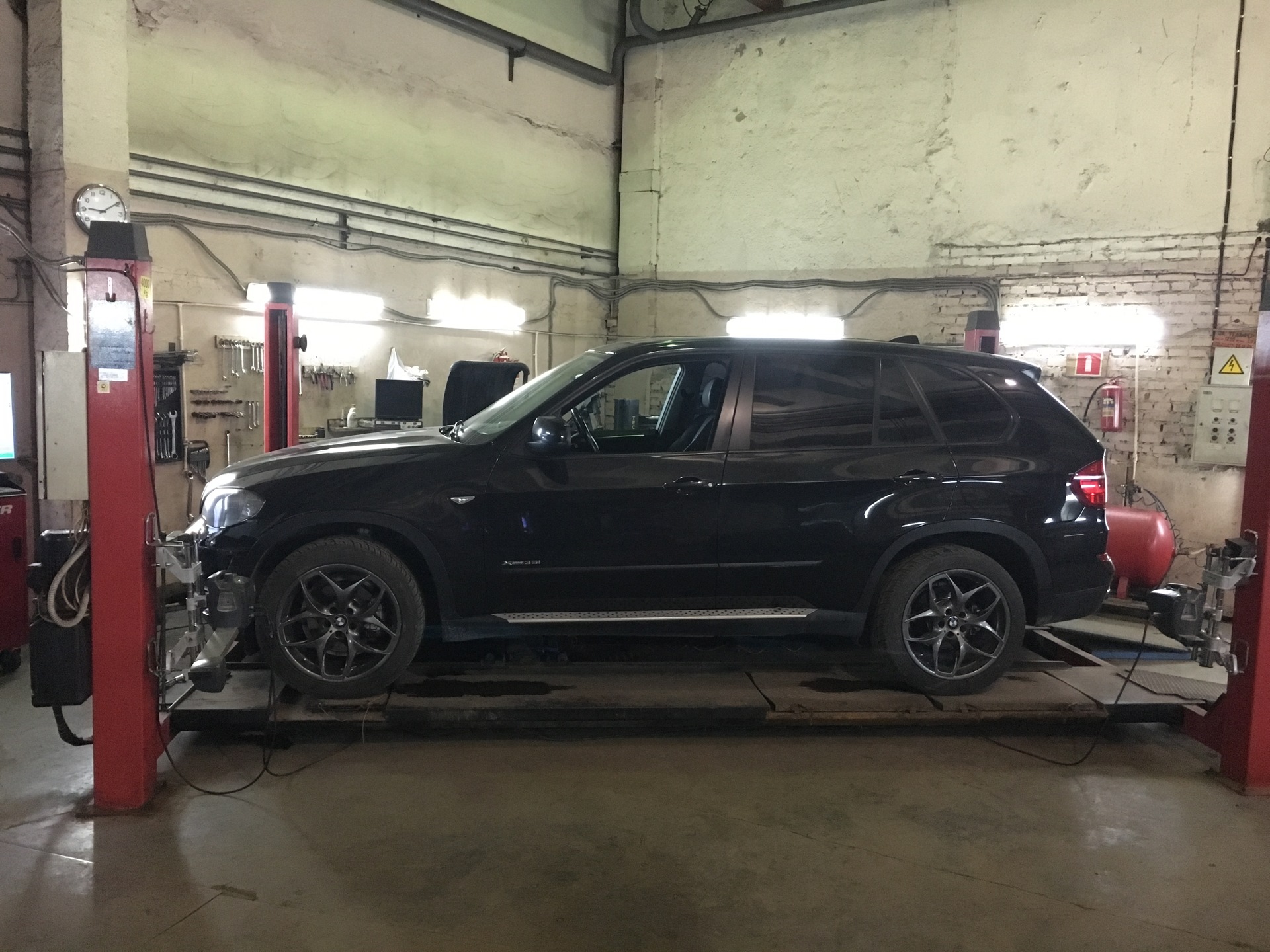 Сход развал и все таки уже переобулся — BMW X5 (E70), 3,5 л, 2010 года | визит на сервис | DRIVE2