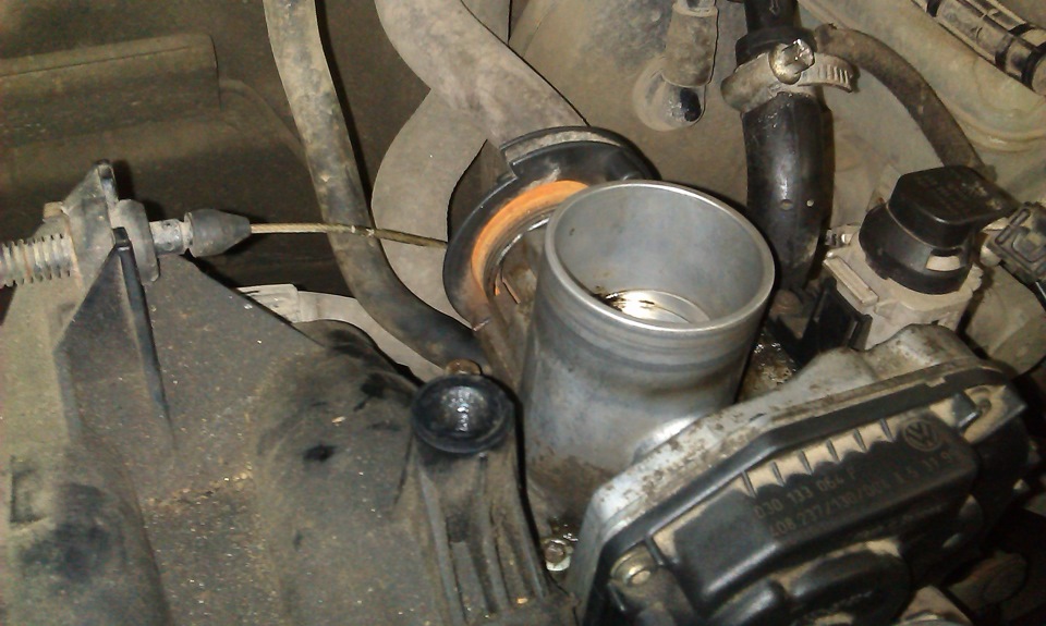 Чистка дроссельной заслонки, замена ДТОЖ — Volkswagen Golf Mk4, 1999 ...