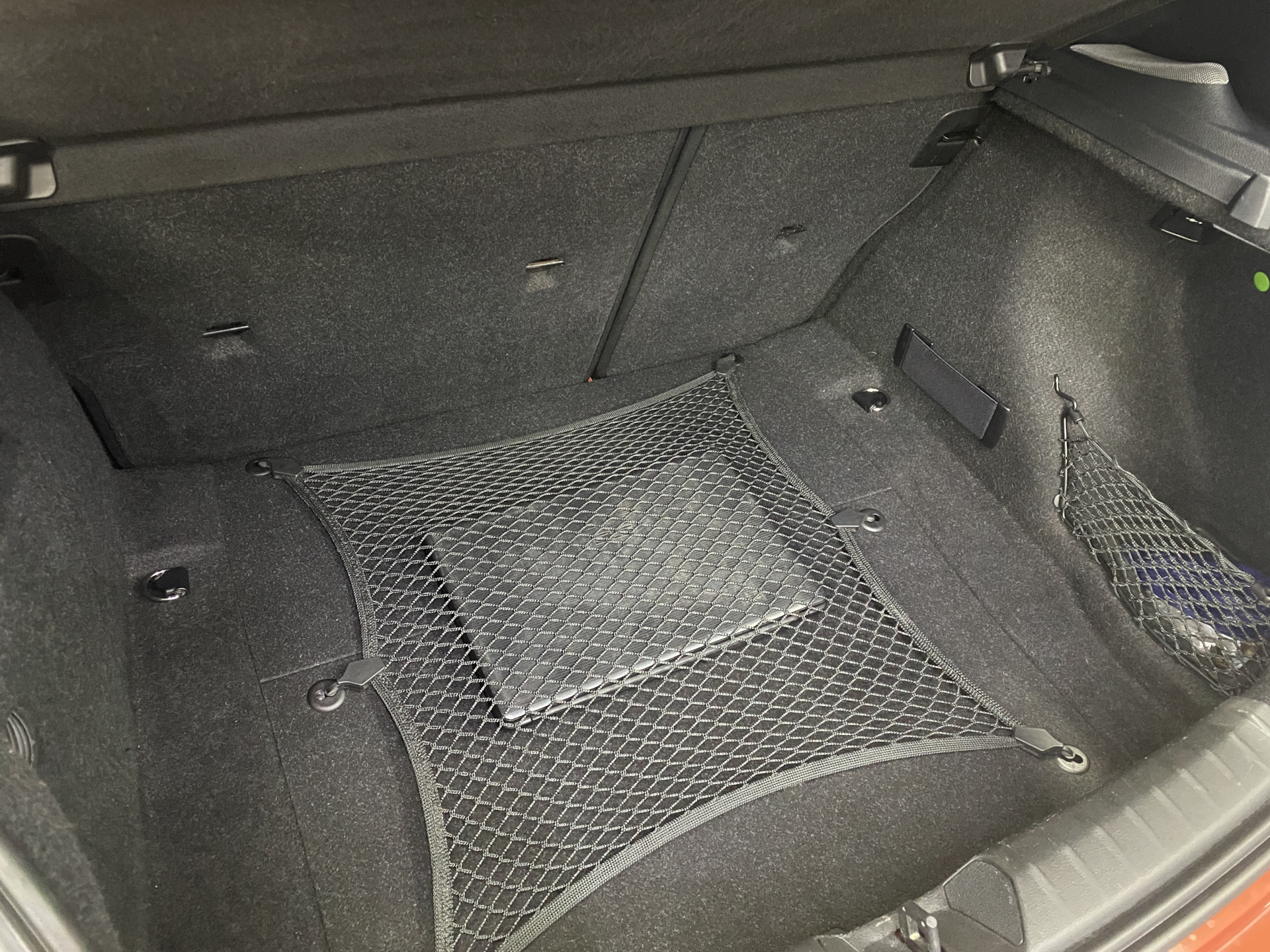 S493A. Дооснащение элементами опции «Пакет мест хранения» — BMW 1 ...