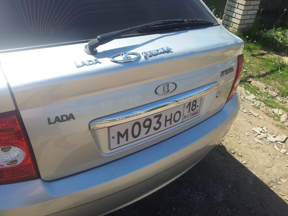 3. Снял шильдики. — Lada Приора хэтчбек, 1,6 л, 2011 года | стайлинг ...