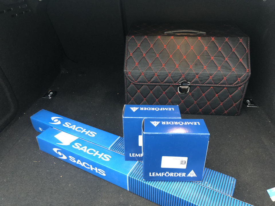 Замена передних амортизаторов — Audi A4 (B8), 2 л, 2013 года | визит на ...