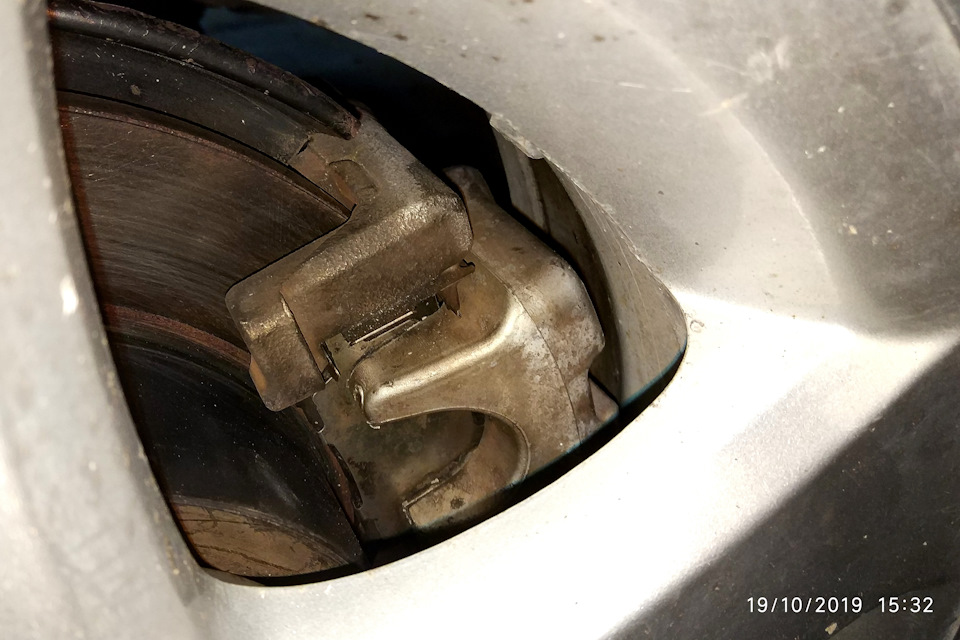 Замена втулок стабилизатора — Mitsubishi Pajero Sport (2G), 2,5 л ...