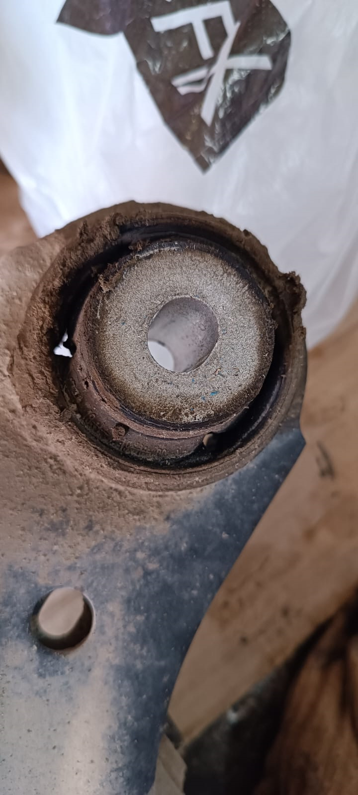 Замена передних рычагов и стоек стабилизатора — Geely Tugella, 2 л ...